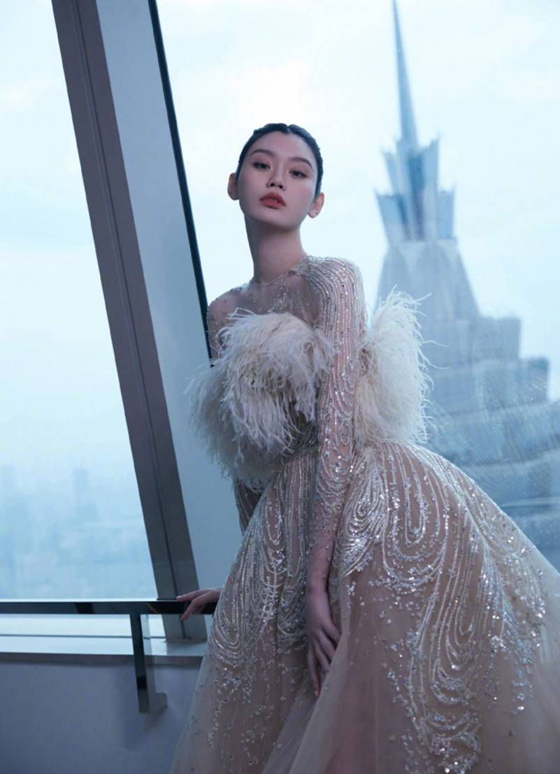 Shanghai supermodel Xi Mengyao basks in difficult yoga photos!Thin to ...