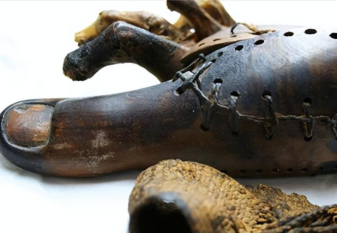 A lot of special tools that have been seen for a long time: testicle ...