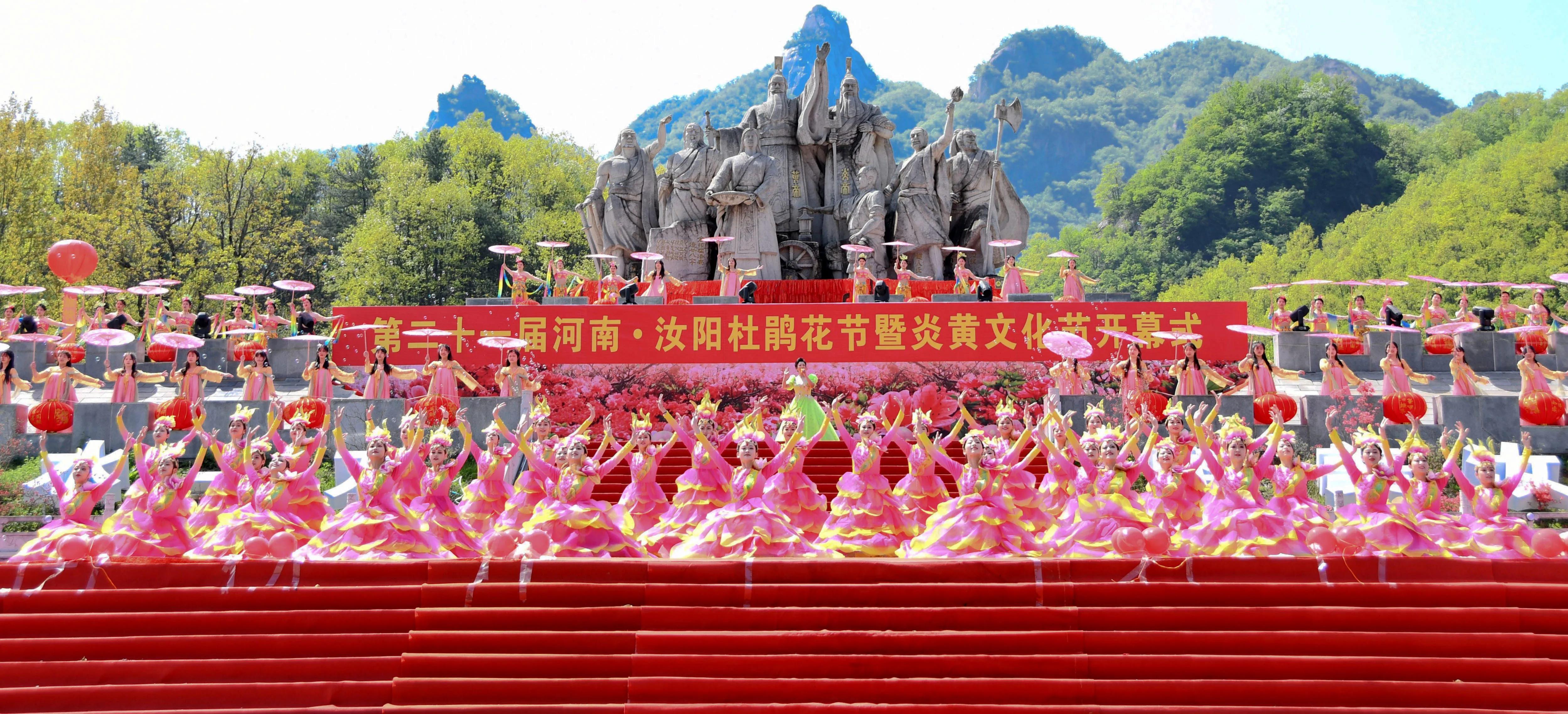 Another year of rhododendron red, the drunken beauty of Ruyang welcomes ...