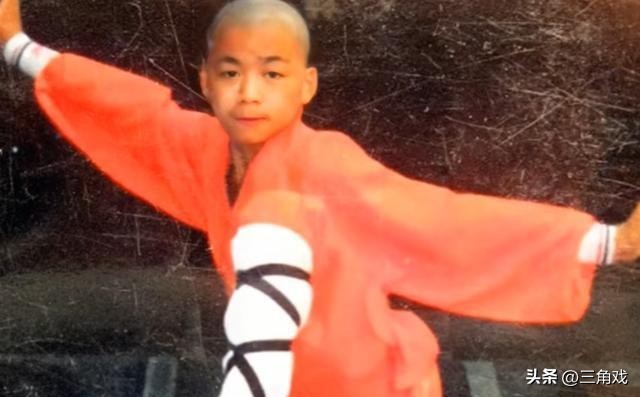 Fighting with Zhang Yi for the leading role, kneeling down to Andy Lau ...