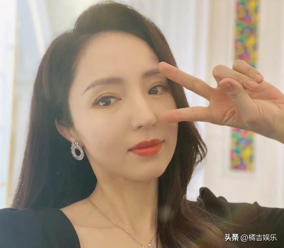 Chen Zheyuan and Shen Yue in Dong Xuan's camera are sweet and sweet ...