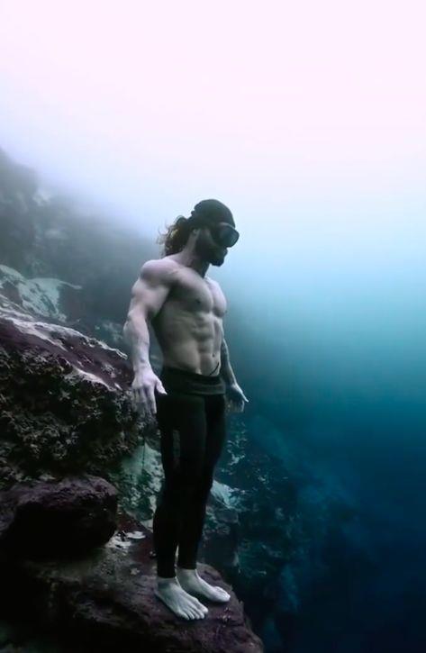 Wu Jing's mentor Han Ting drowned in water at a depth of 110 meters ...