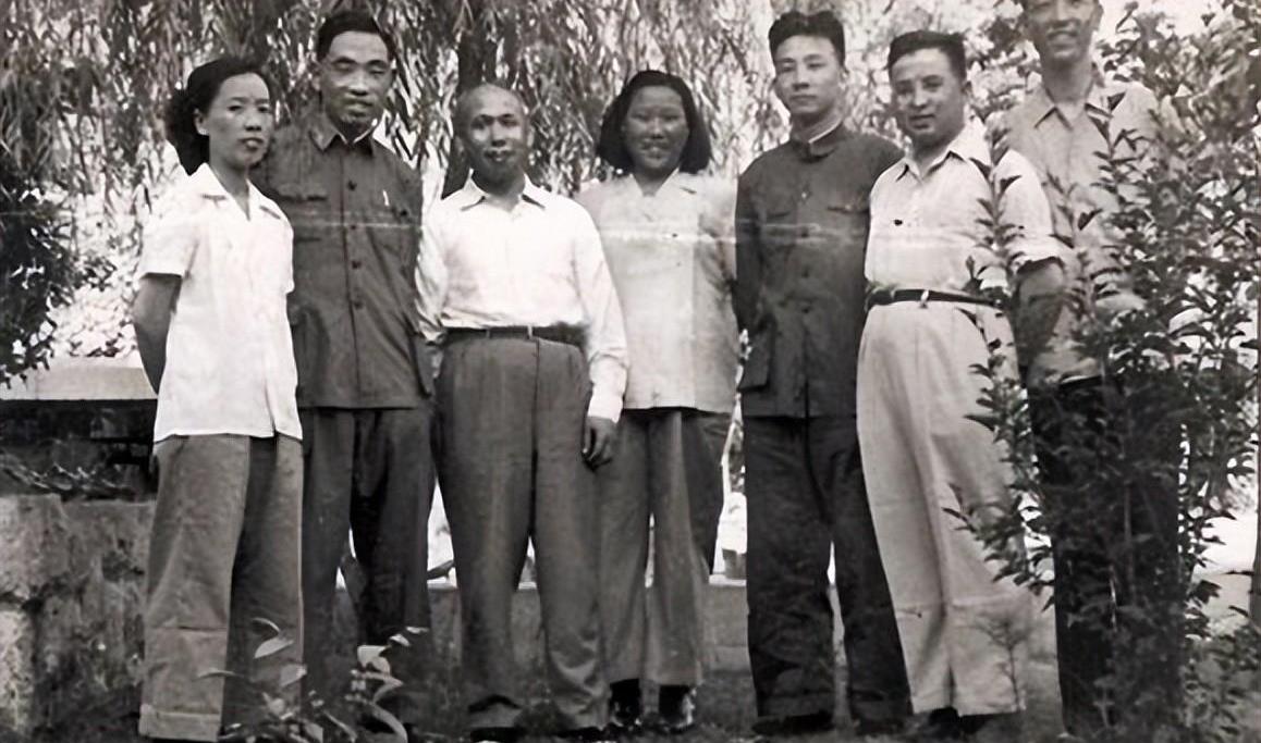 Geng Biao visited Xu Xiangqian, Xu Xiangqian: I heard that you got Yang Dezhi and Luo Ruiqing ...