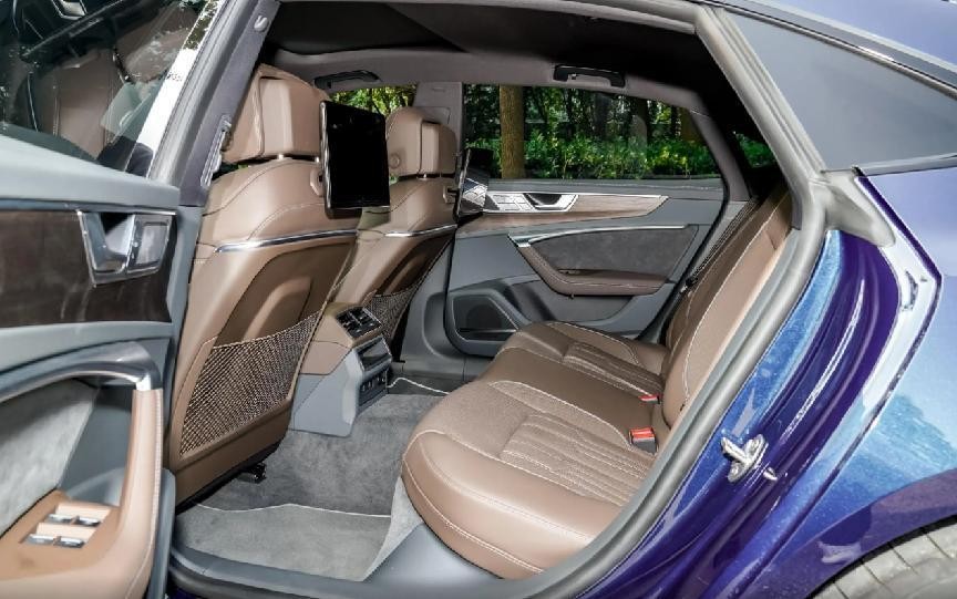 SAIC Audi A7L is comfortable enough for space, and luxurious interior ...