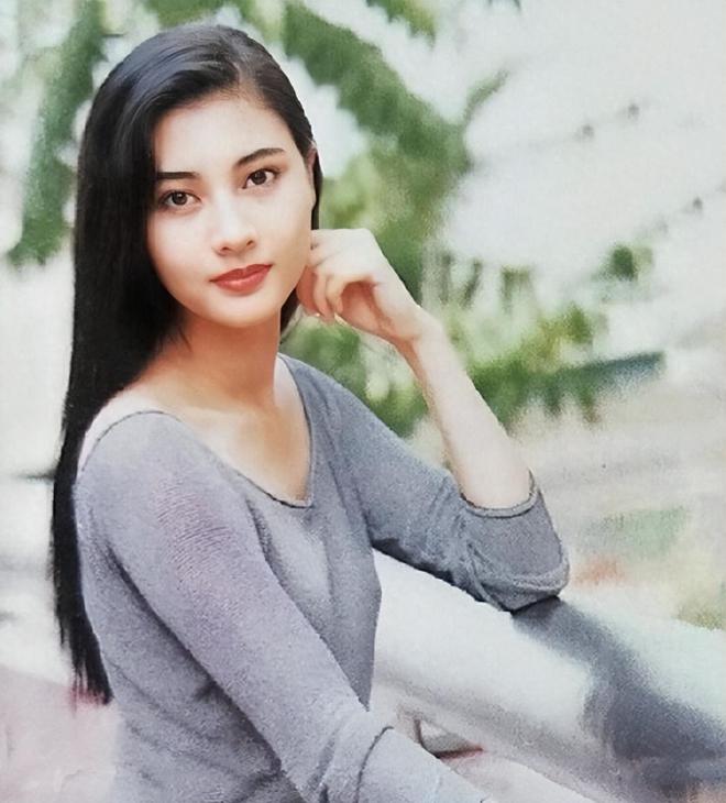 Michelle Reis appeared in Malacca, her cheeks were tall and skinny and ...