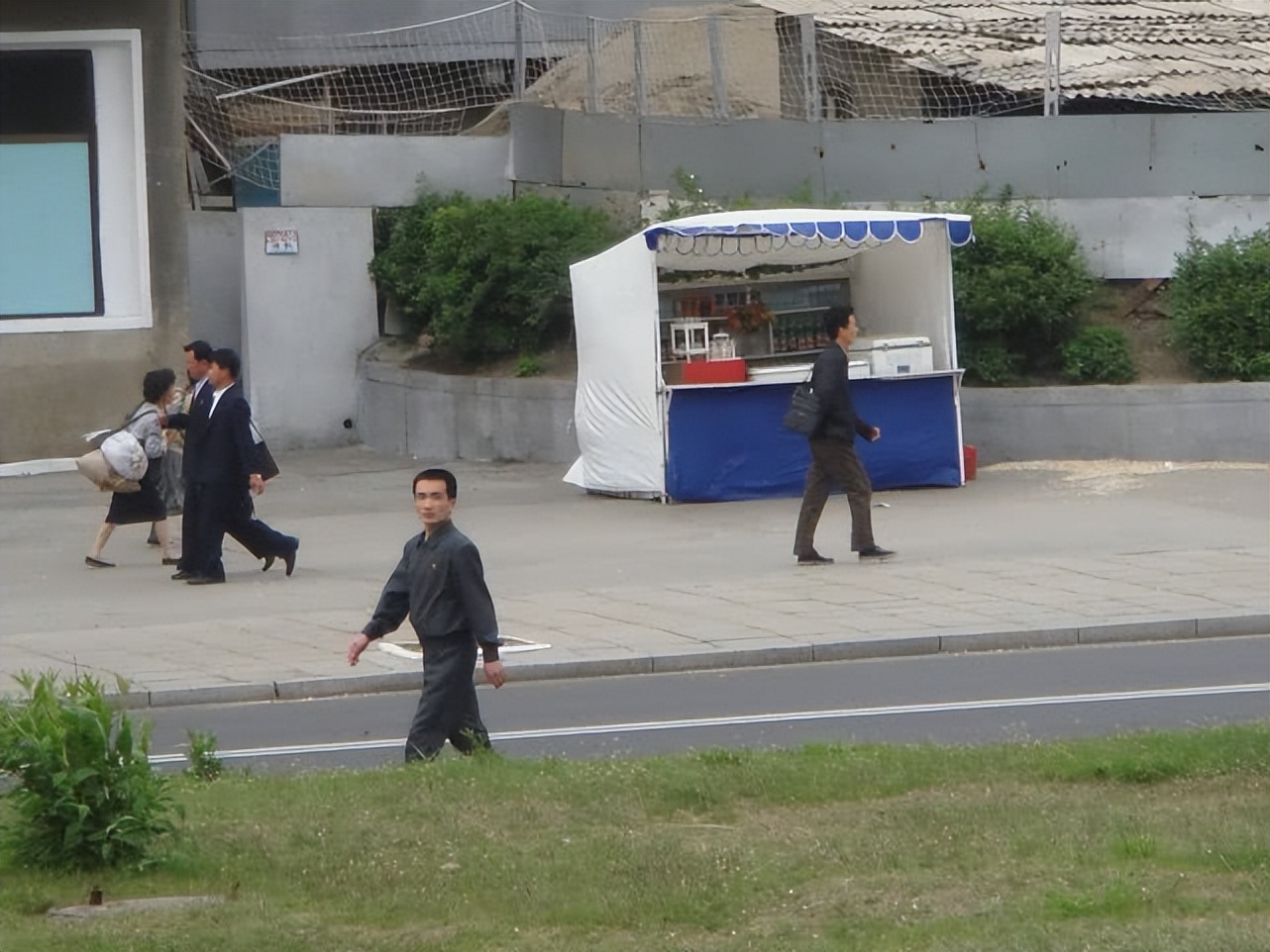 North Korea Watch, what do the shops on the streets of North Korea ...