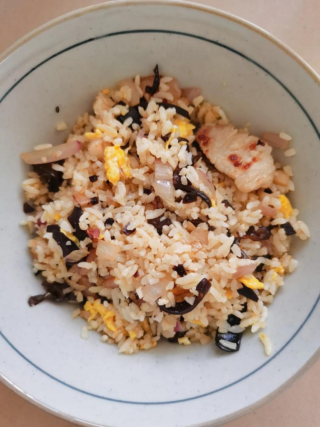 Just add salt to make fried rice that is not greasy - the onion is ...