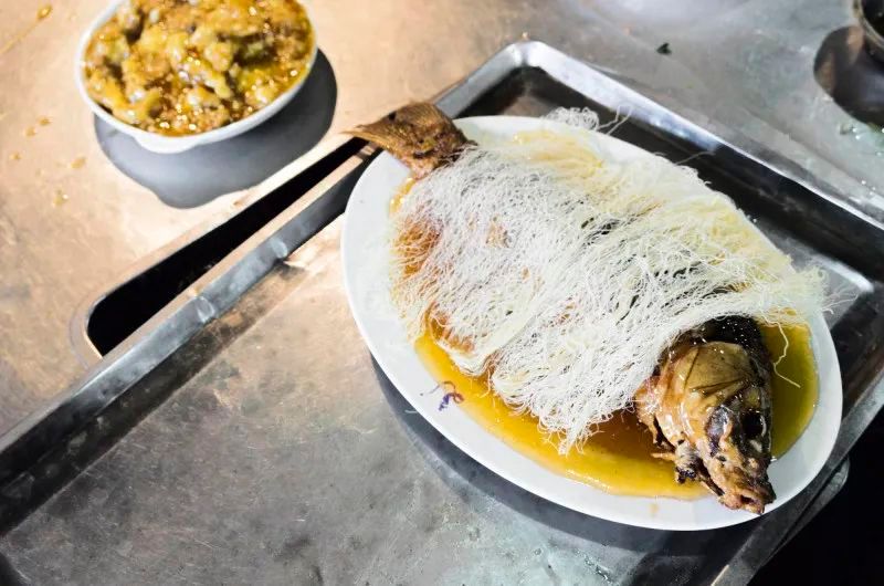 How elaborate can a table of traditional Henan cuisine be? - iNEWS