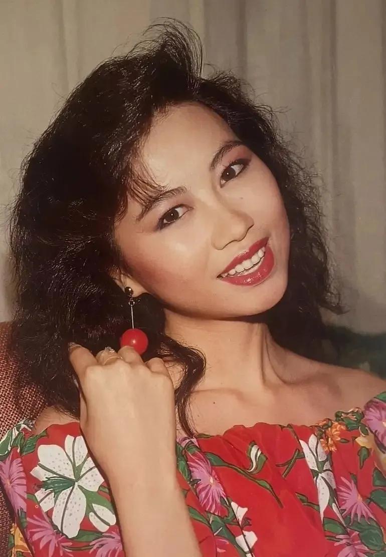 Best beauty pageant Yang Baoling - iMedia