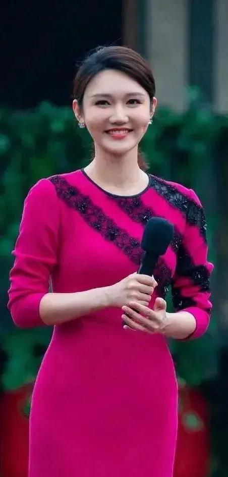 CCTV beauty Long Yang, when will she become a pair - iNEWS