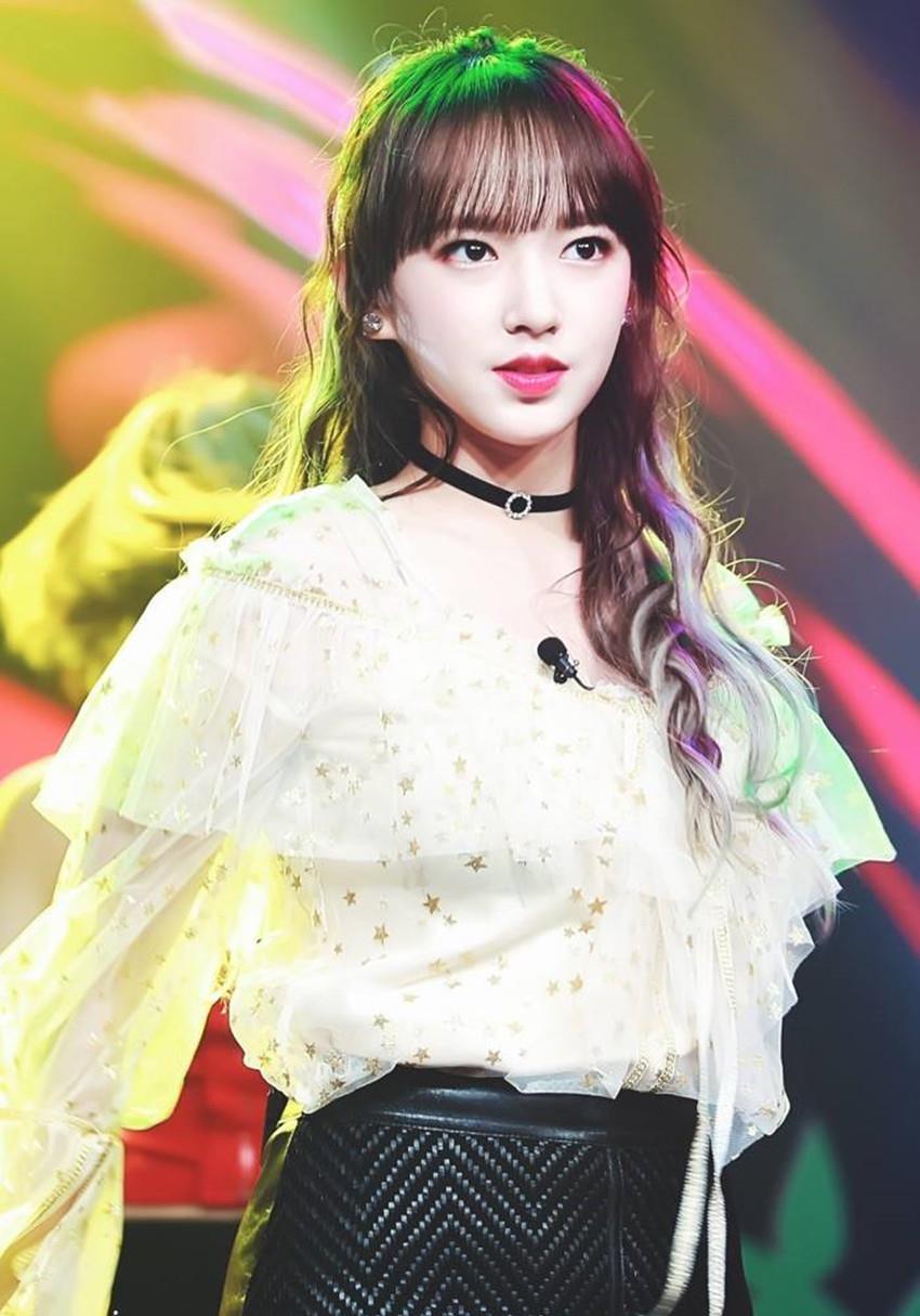 Cheng Xiao's sexy photo: Gentle as milk, personality as cool, curvy ...