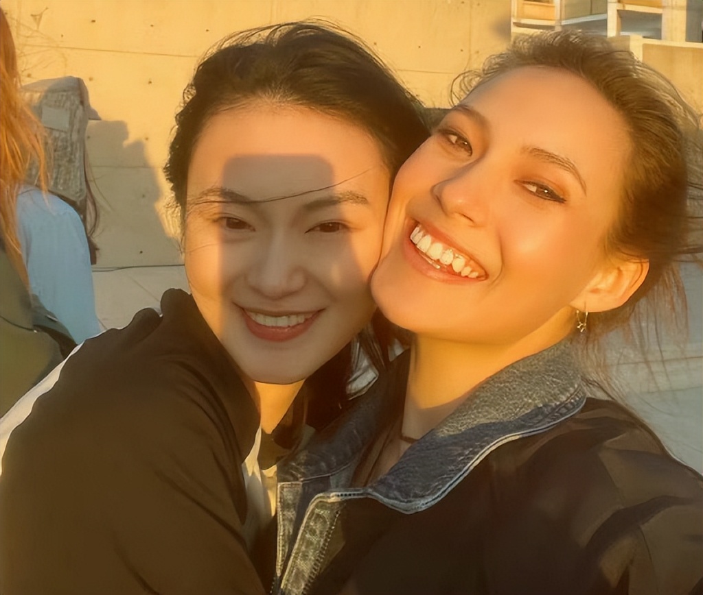 Gu Ailing is incarnated as a "supermodel", with long legs and a perfect ...