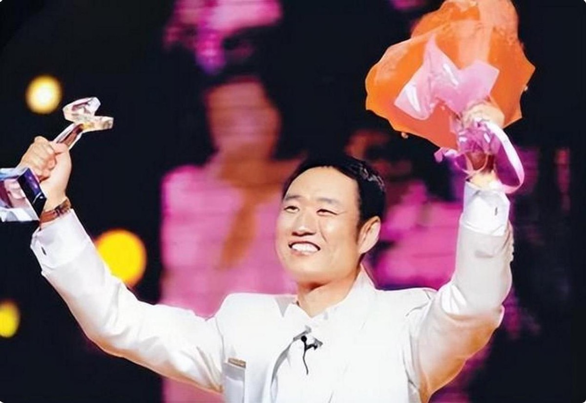 Rural singer Cong Fei: raised 183 white-eyed wolves, died of illness at ...