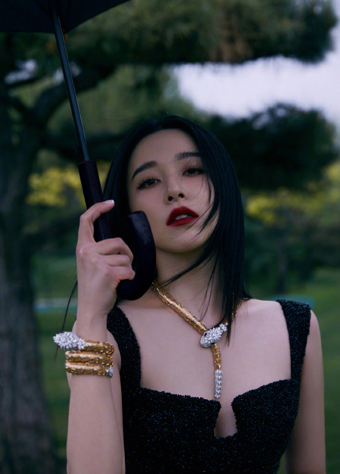 35-year-old Que Qingzi's new love affair was exposed, and she had a sweet date with her ...