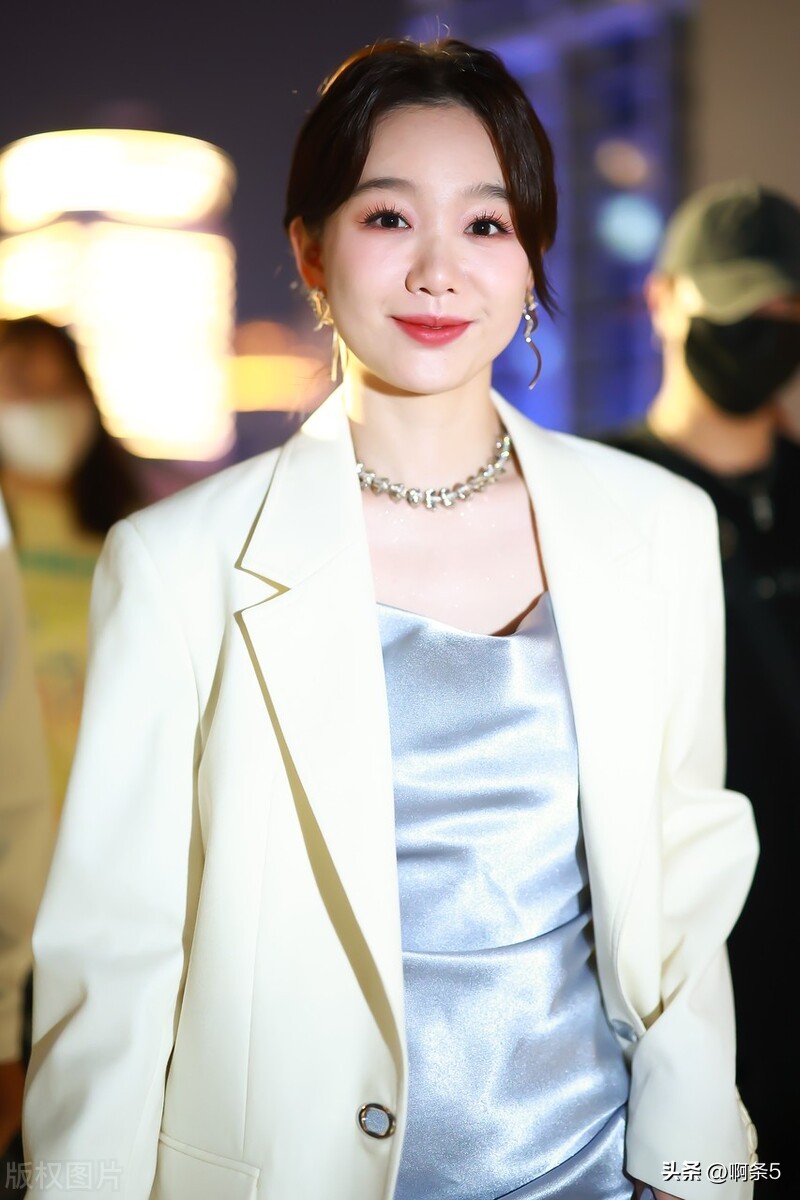 Xu Mengjie's prosperous look - iMedia