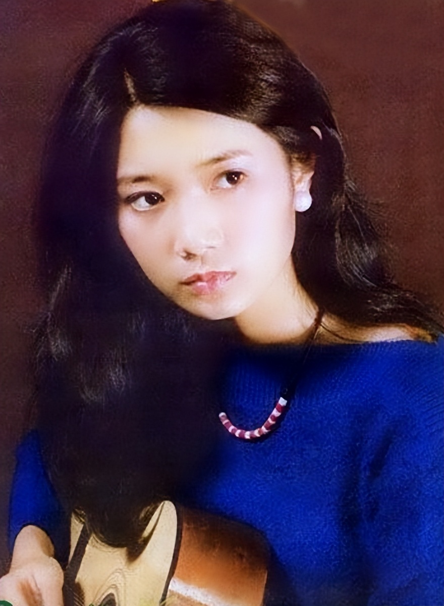 Actress Li Yun: Her mother died young, her father and uncle are both ...