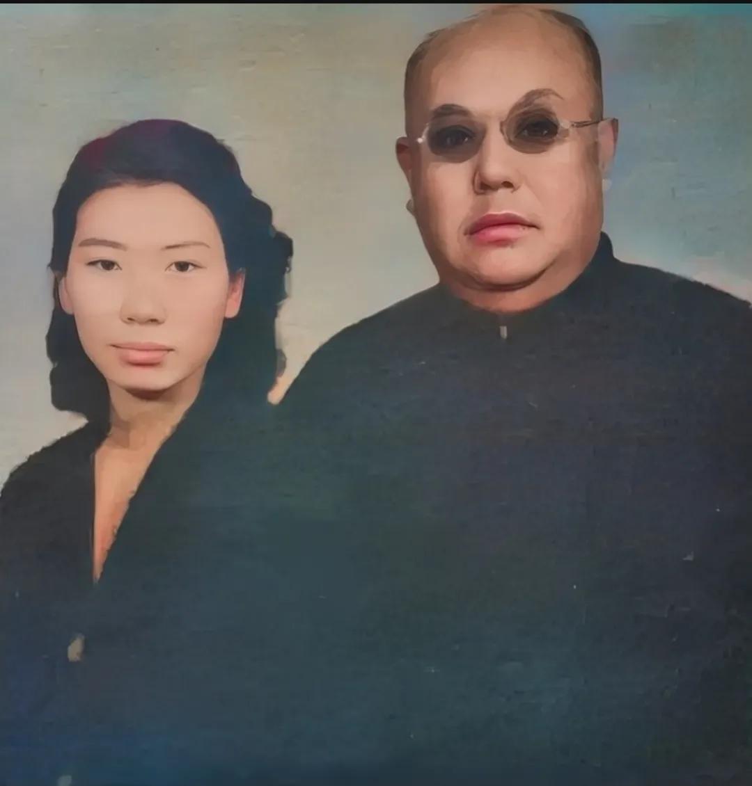 In 1956, a rare group photo of Ma Hongkui and Zhao Xianglan, the age ...