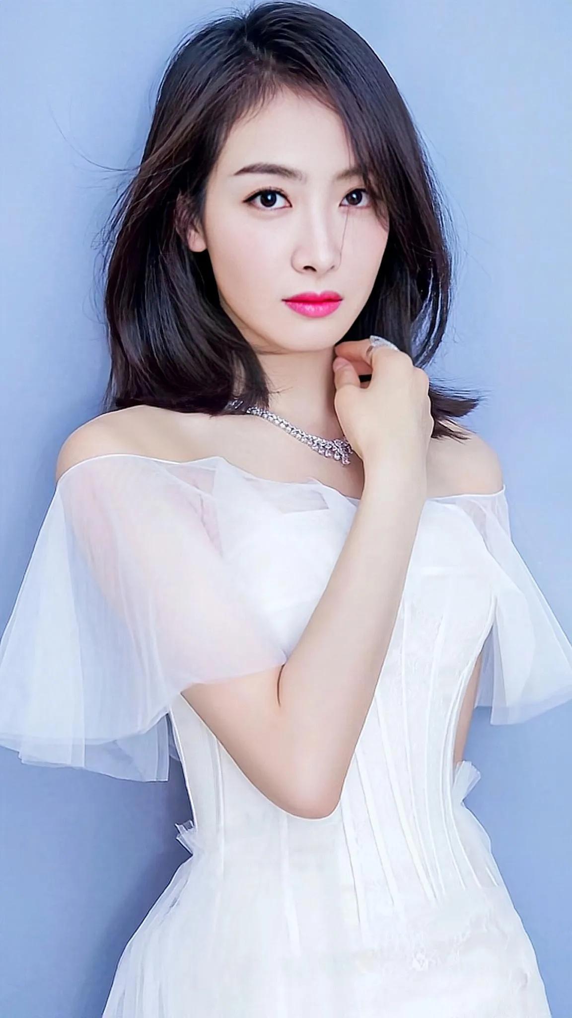 Song Qian, fair skin, beautiful and long legs - iNEWS