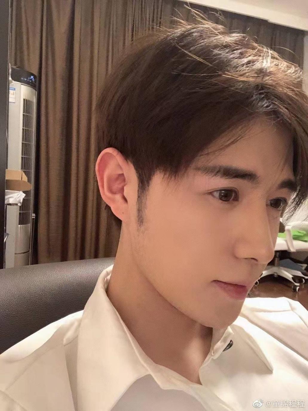 Tong Jincheng smiled for Bo beauty and put on a bunny costume ...