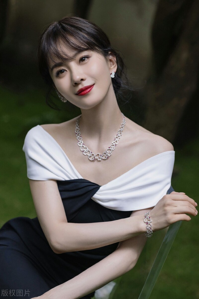 Beautiful photos of Liu Shishi, attending Qeelin brand events, elegant ...