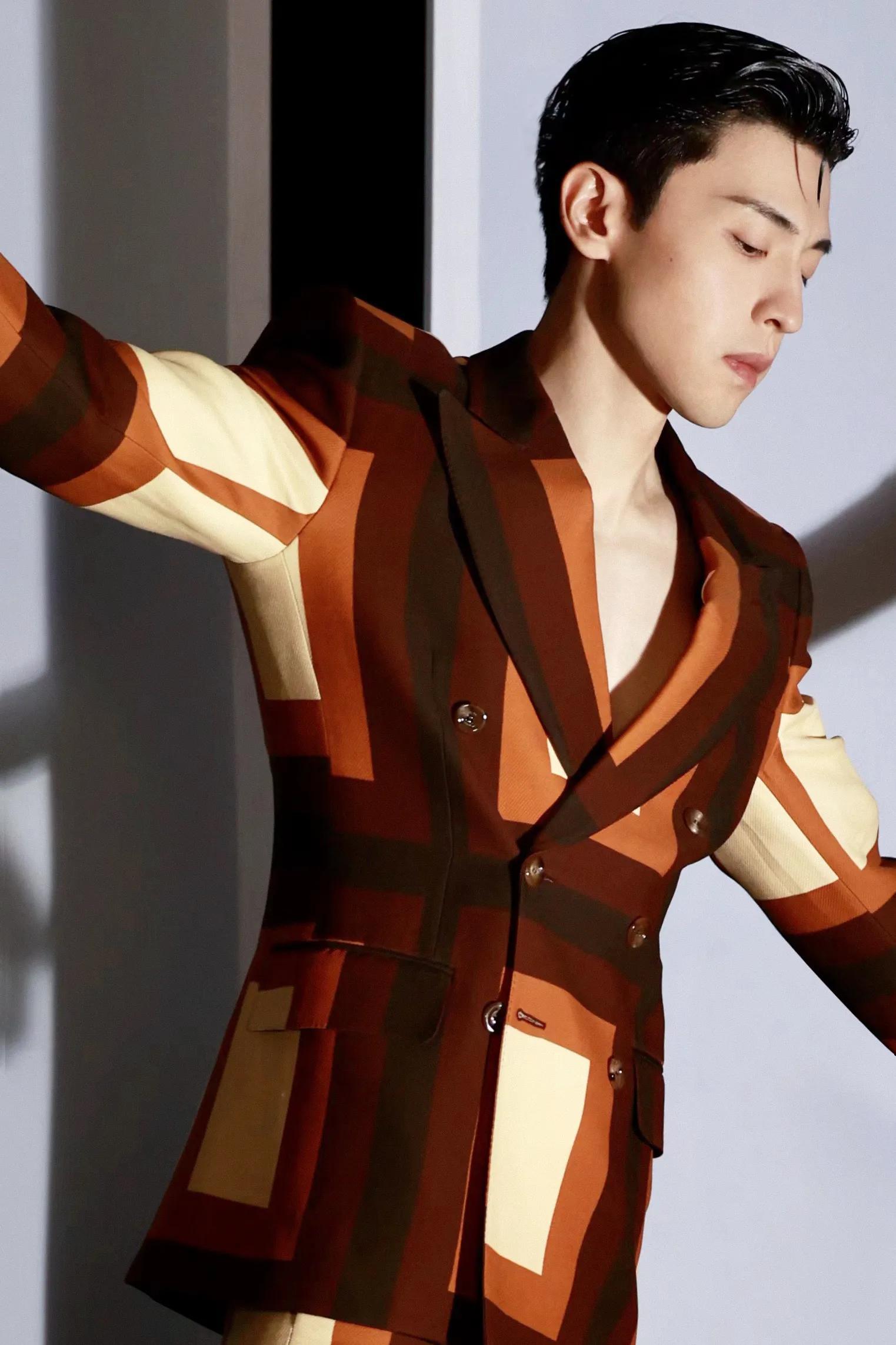 Netizens of Deng Lun's latest photo blockbuster: steady and handsome ...