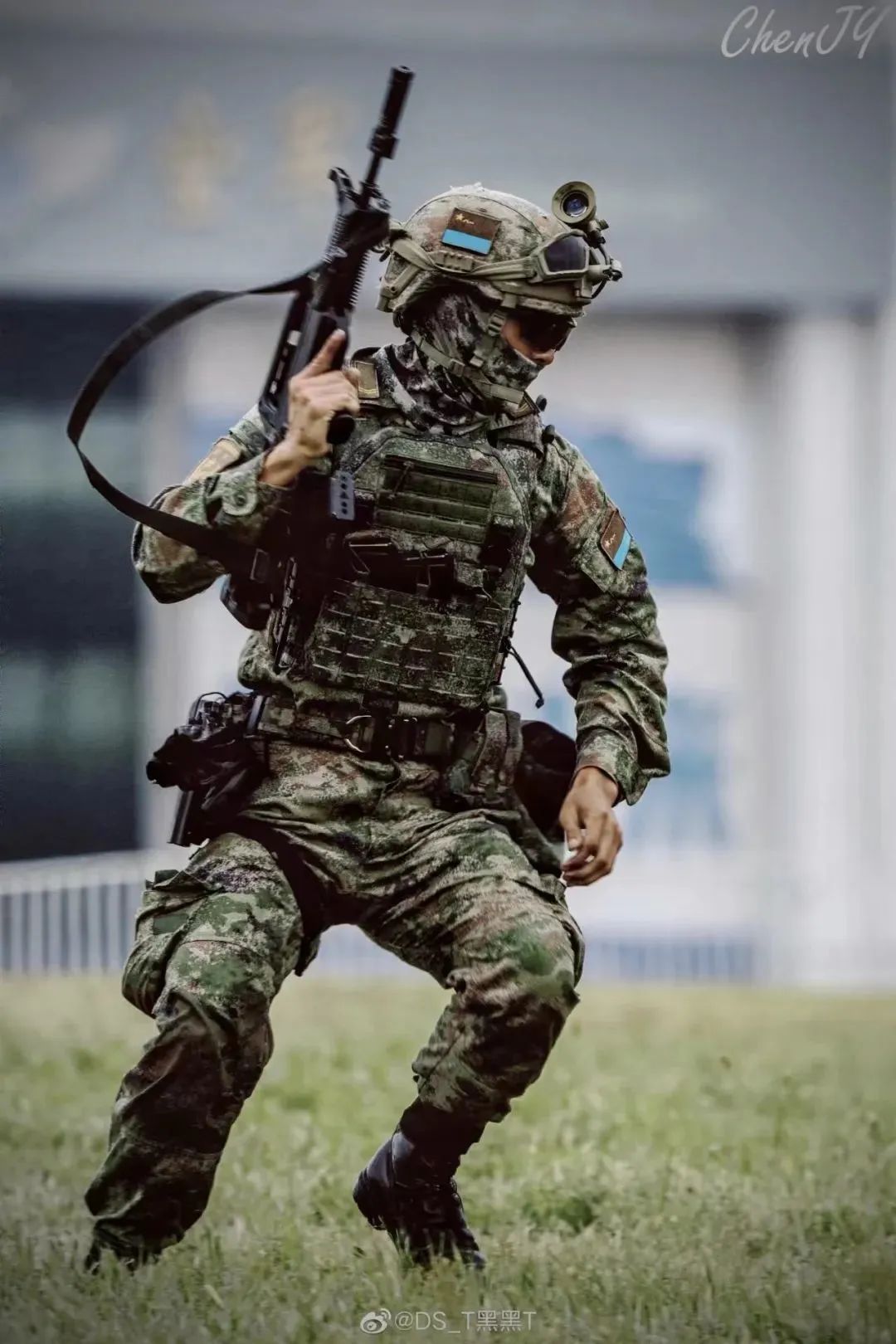 The People's Liberation Army's new individual equipment, allotted! - iNEWS