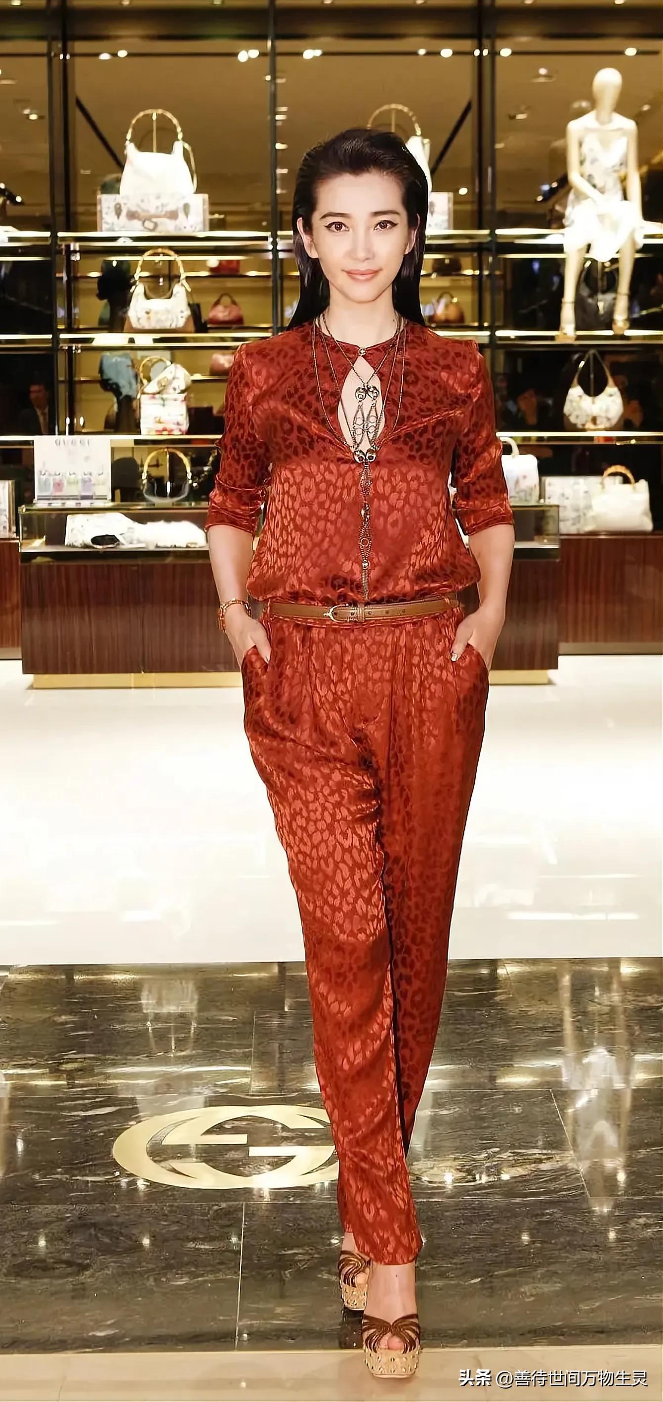 Li Bingbing Fashion Photo Album (Collector's Edition) - iNEWS