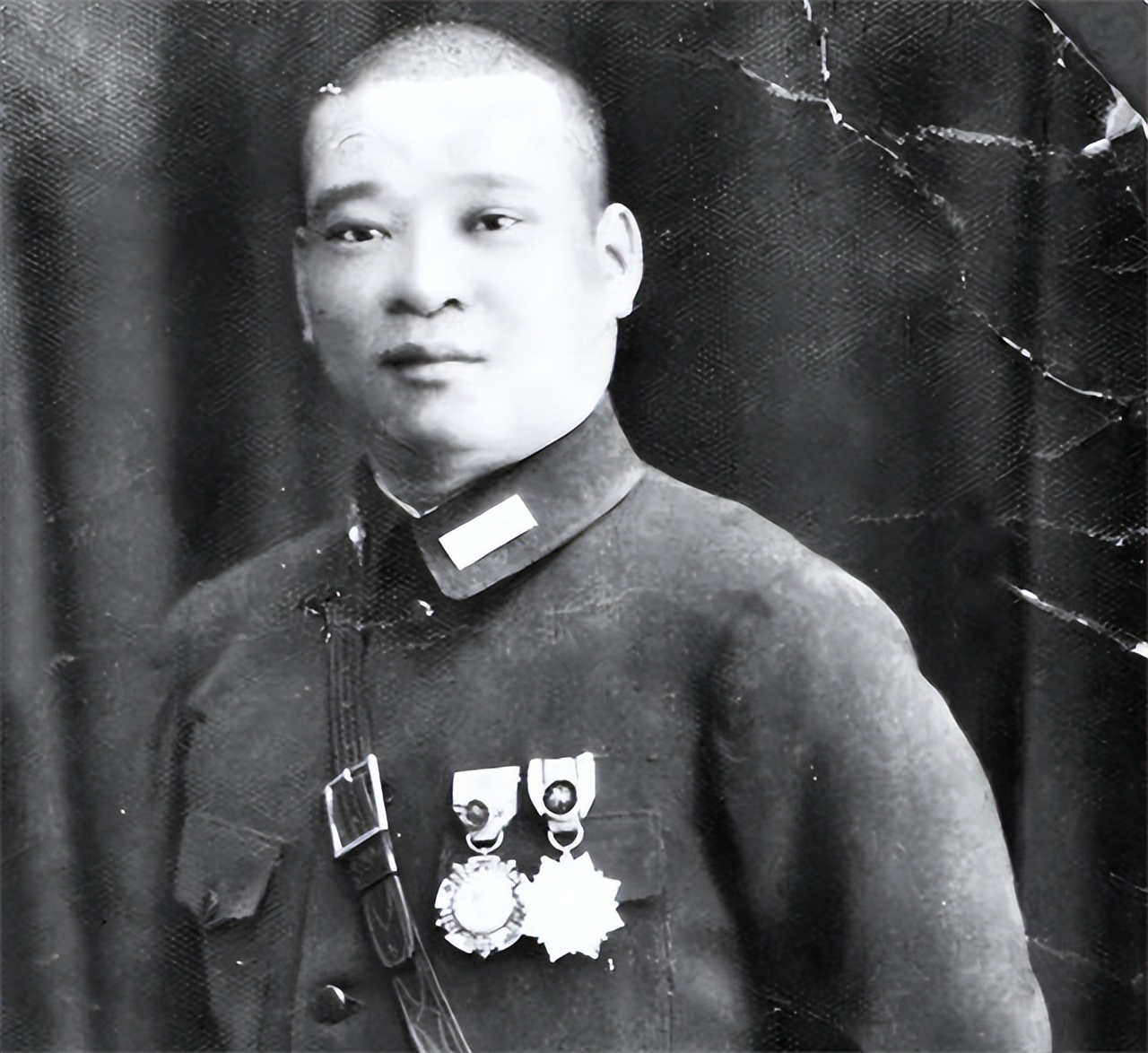 Hearing that Wu Huawen's 35th Army captured the Presidential Palace, Su ...