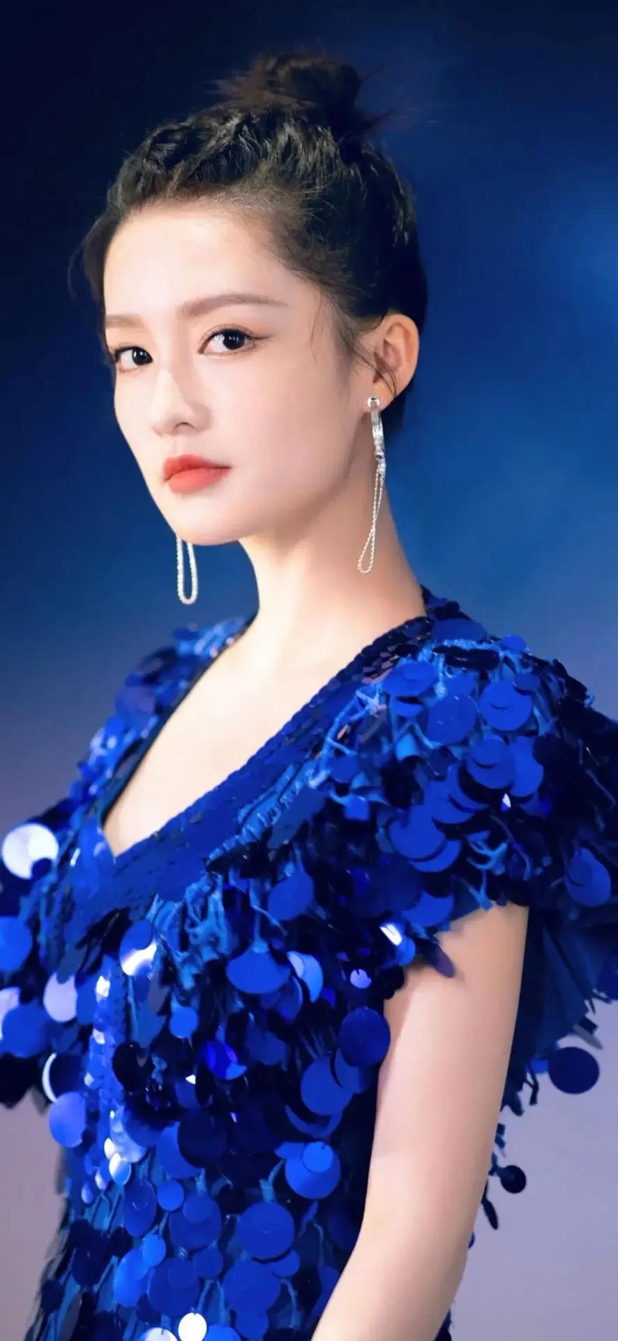 Refreshing, Li Qin's charming style - iMedia