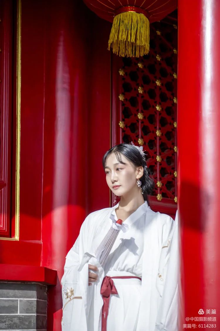 Zou Lu has a beautiful woman, and the mountain dances lazily - iNEWS