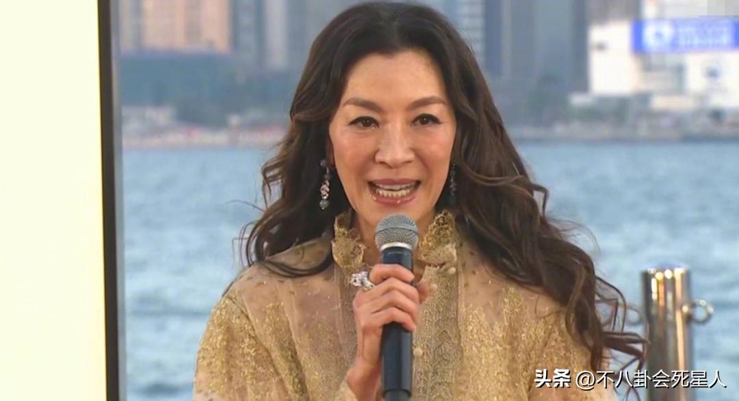 The empty Zheng Xiuwen, the rustic Karen Mok, this night in Hong Kong ...