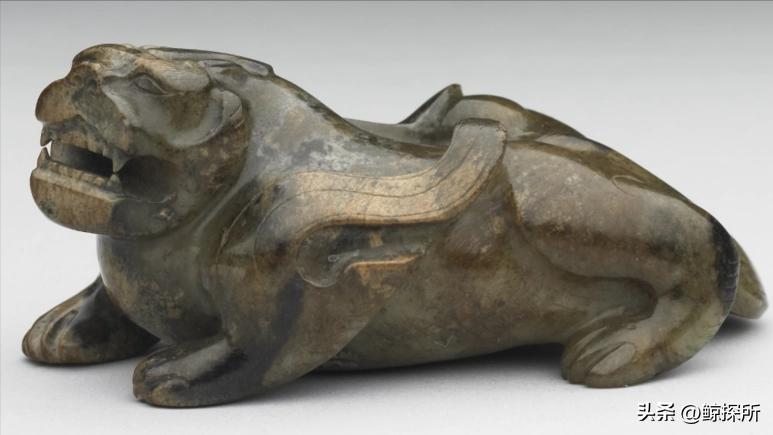 The marble owl-shaped standing sculpture in the Yin and Shang Dynasties ...