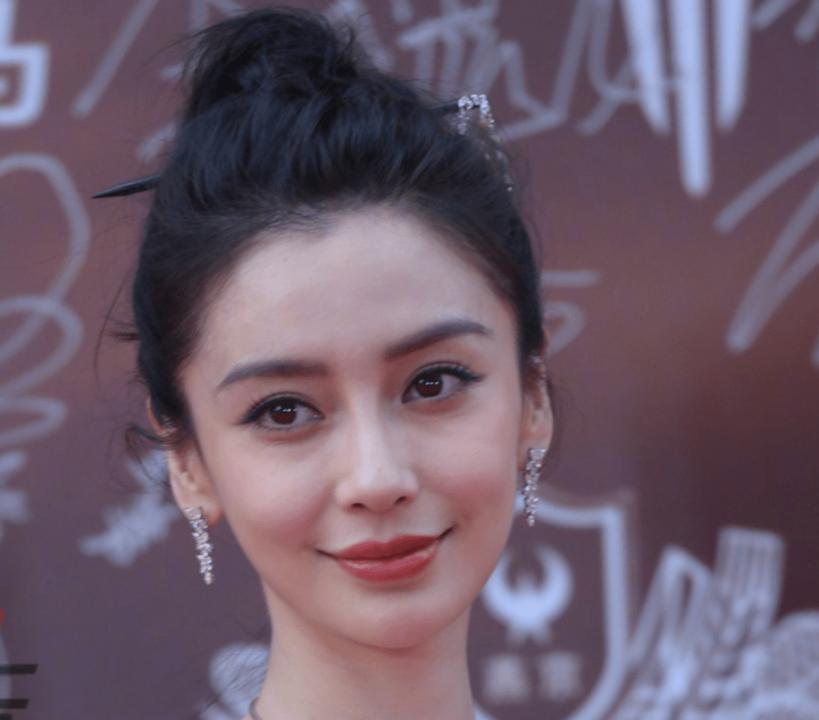 It's the red carpet again! Liu Yan is in a bad state, Tong Liya ...