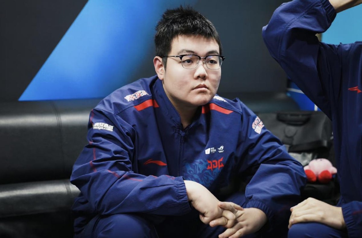 The LPL regular season is coming to an end, RNG must be in the same half as WBG, the battle ...