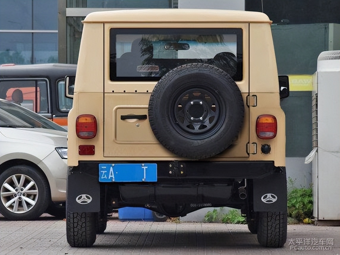 Beijing 212 three-door long-axis version real car exposure, wheelbase ...