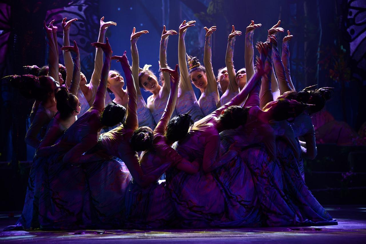 Yi Yang Qianxi sings for Project Hope: When role models meet charity ...