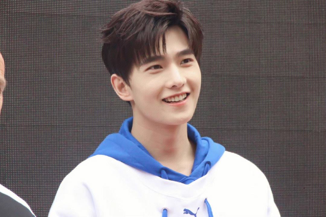 Among the four top streamers, the gap between Lu Han and Yang Yang is ...