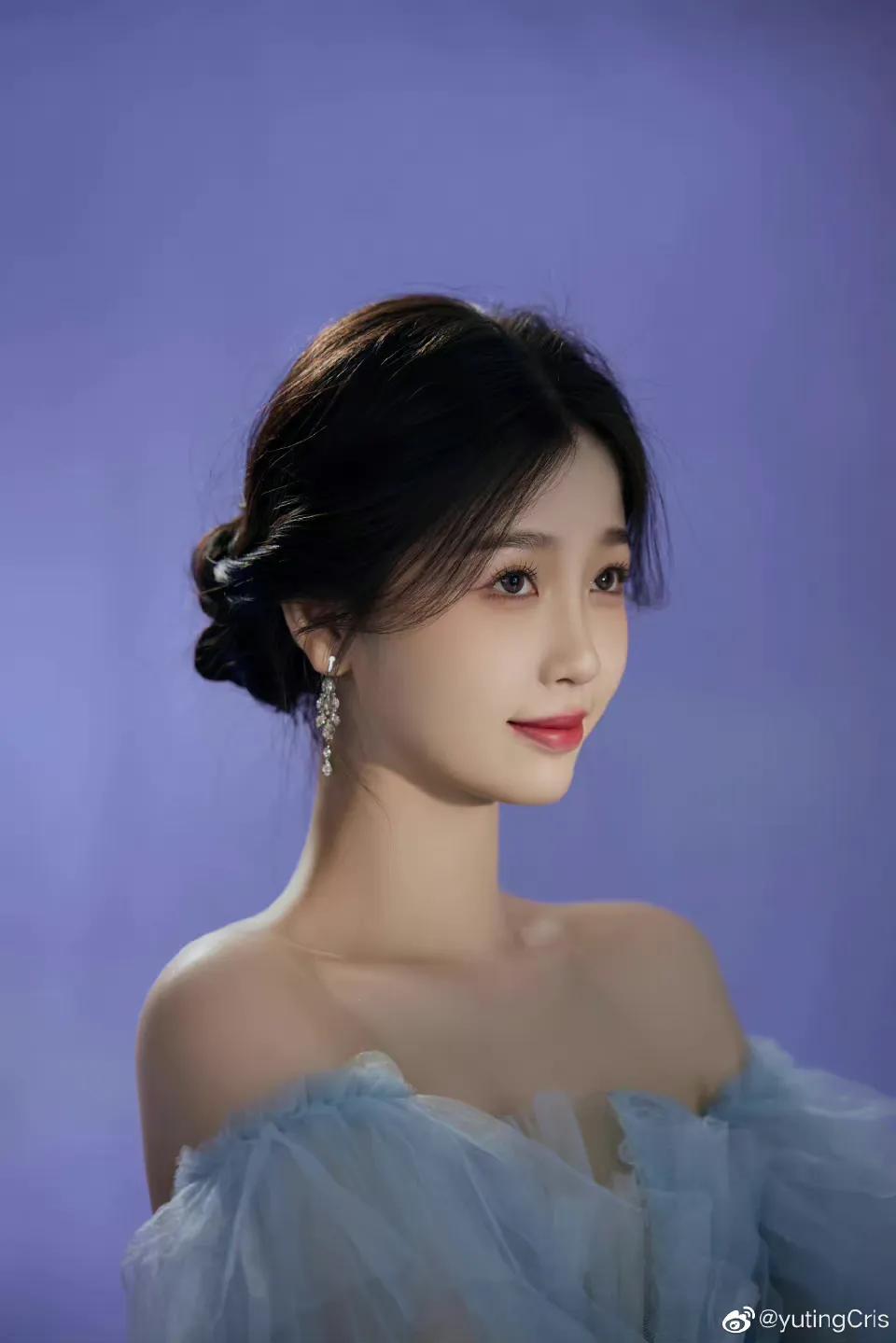 Beautiful face snipes Yu Shuxin - iNEWS