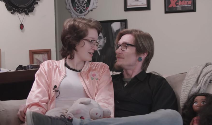 A 20-year-old "giant baby" girl in the United States, calls her ...