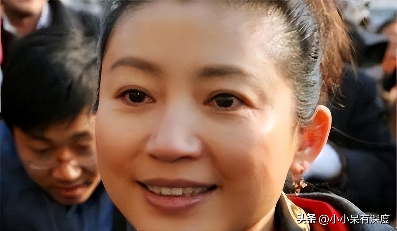 Wang Xiaoya's recent photo, she's fat!Seeing this classic gesture of hers is another wave of ...