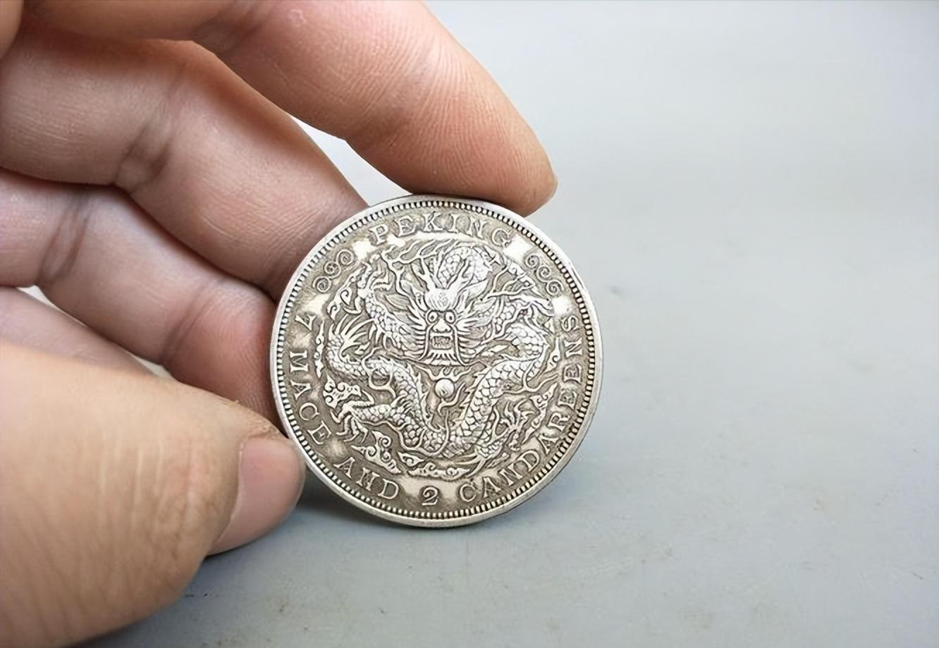 Make a joke for my uncle's New Year's greetings, and give the old ...