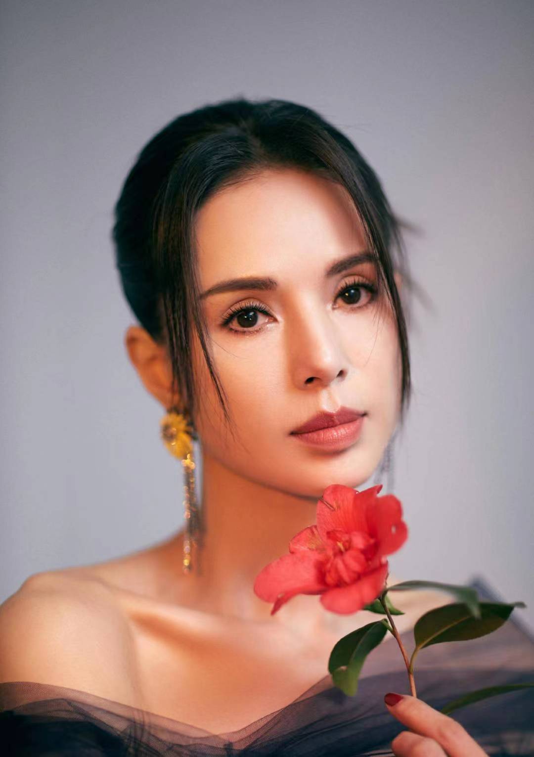 Single actress: 55-year-old Li Ruotong is too delicate, 56-year-old ...