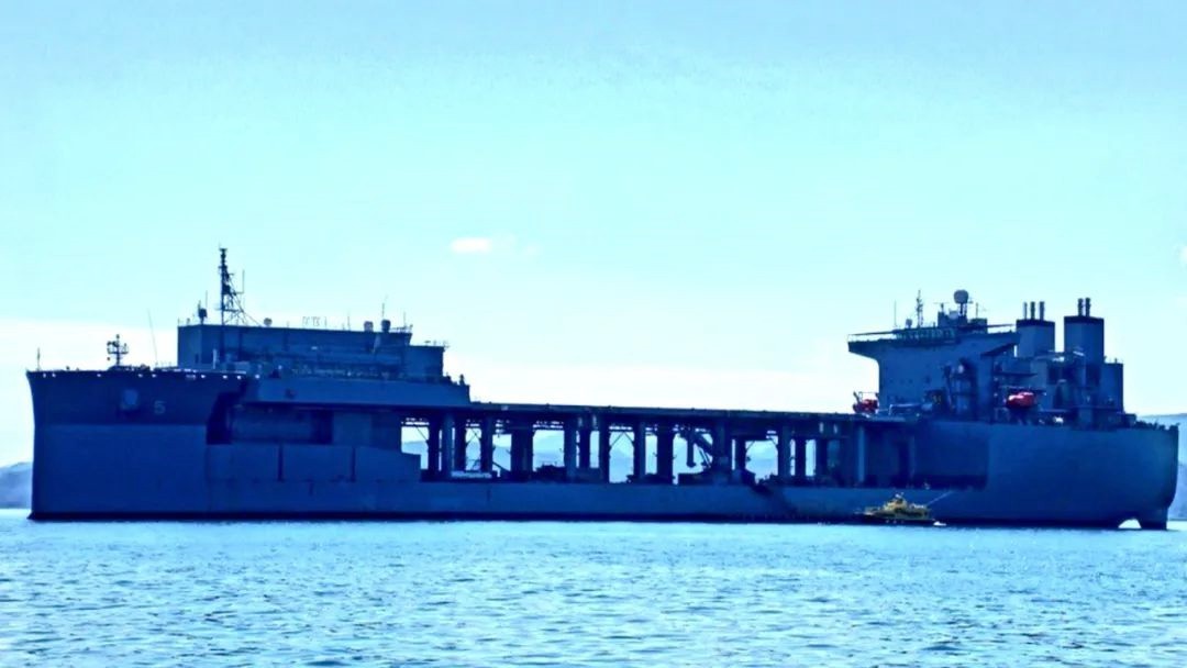 The US military's 90,000-ton giant ship appeared in the South China Sea ...