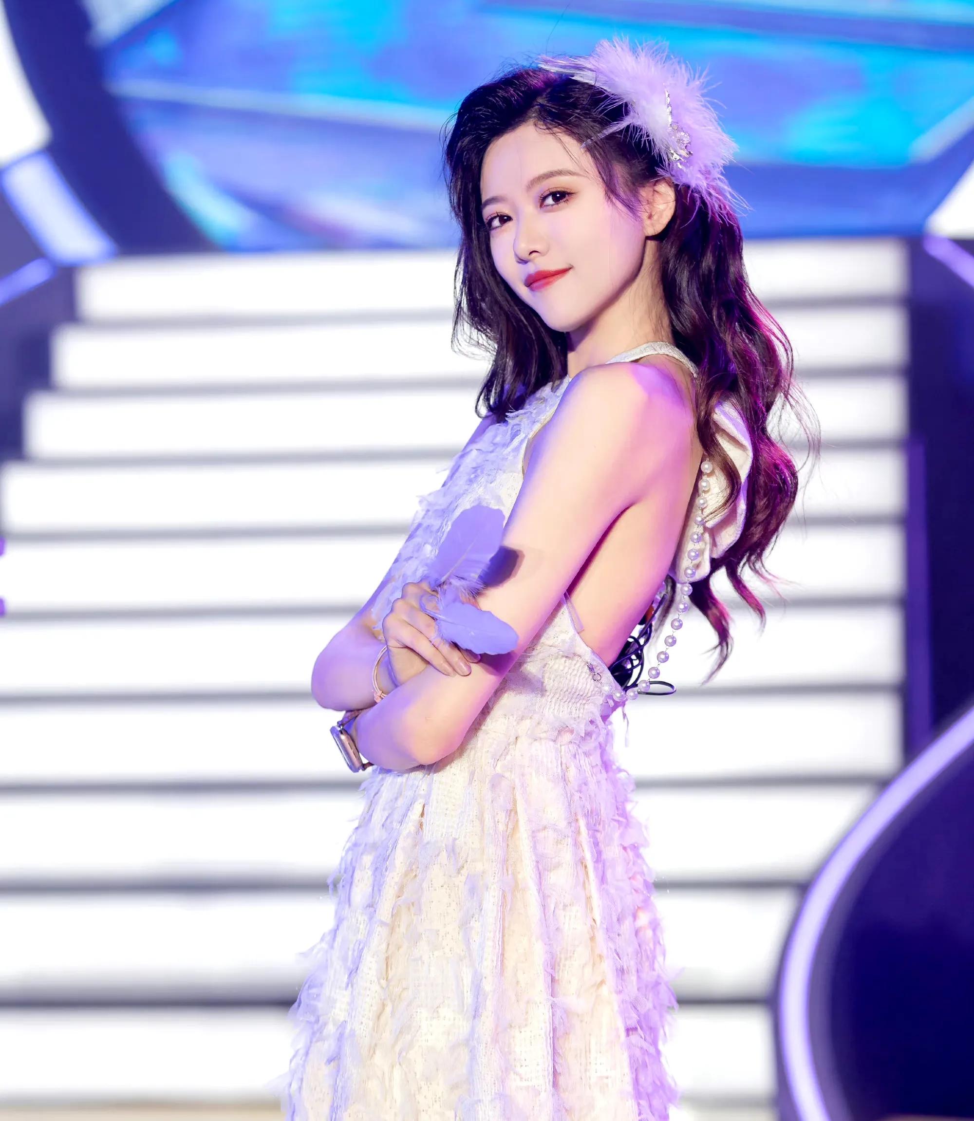 Beauty host Luo Xin - iMedia