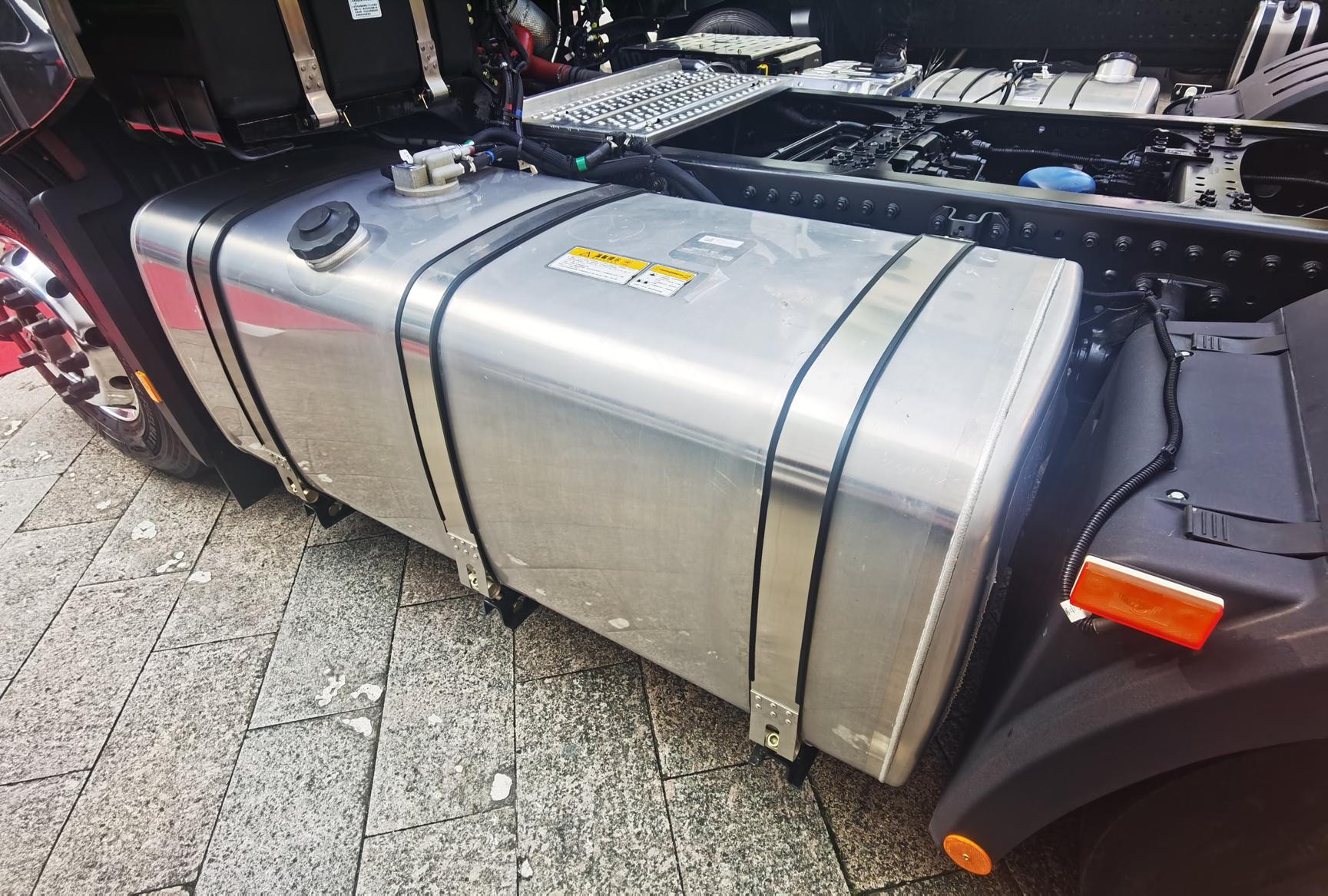 660 horsepower 1100L dual fuel tanks!To be efficient, comfortable and ...
