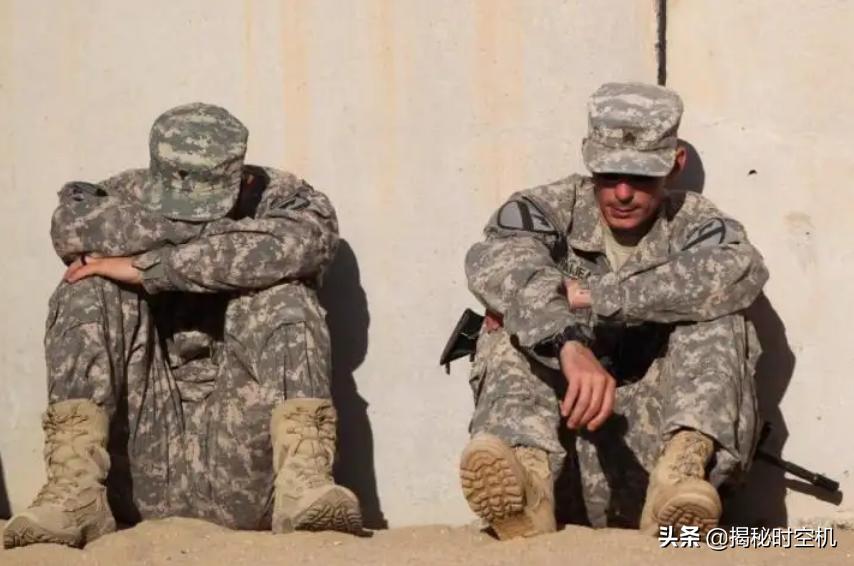 In 1941, a US soldier released his hand to wipe his butt with leaves ...