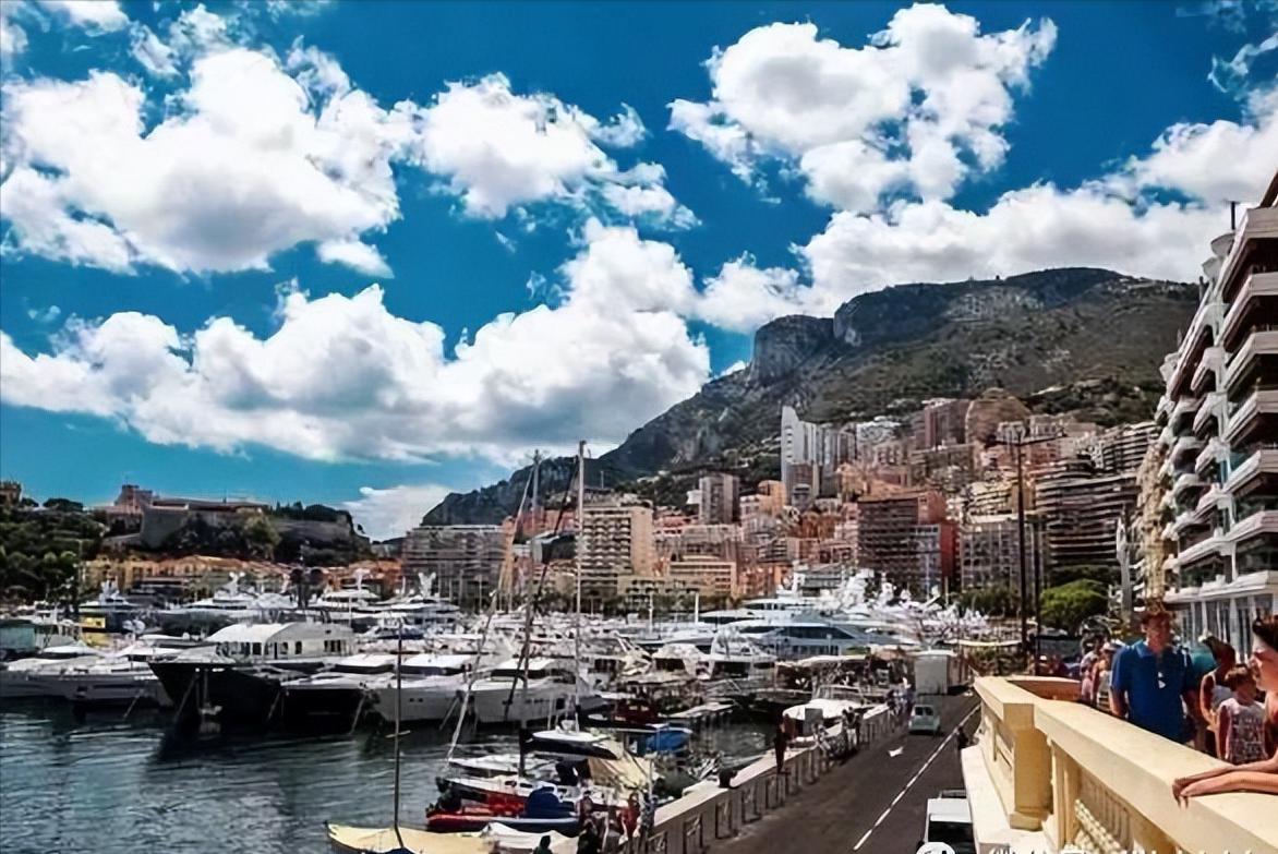 The five strangest countries - iNEWS