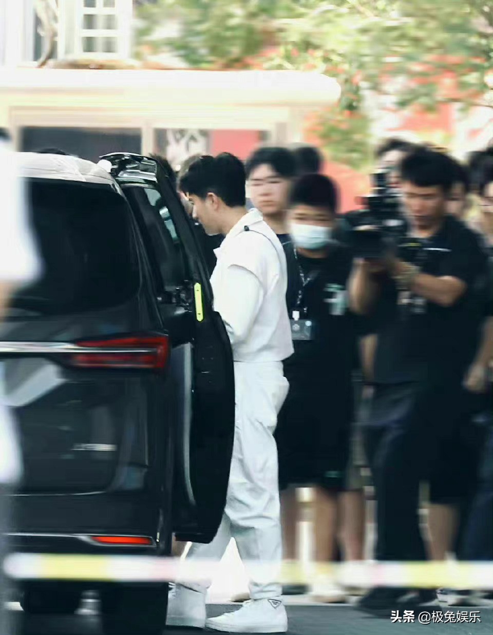 48-year-old Hawick Lau's "Call Me by Fire 2" Reuters!The "Luminous ...