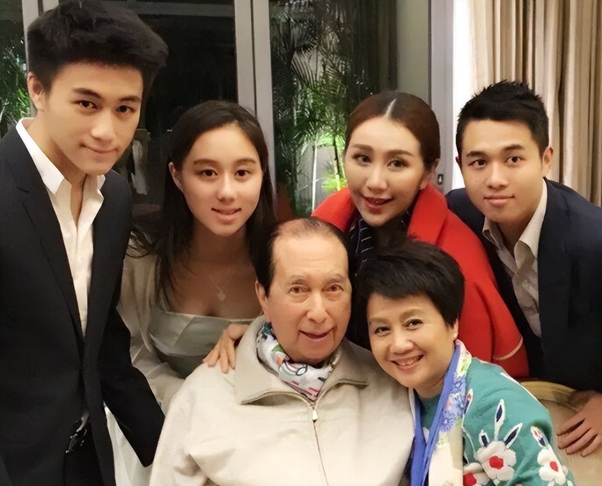 I can't hide it anymore! Gambling king Stanley Ho and Li Zhi are ...