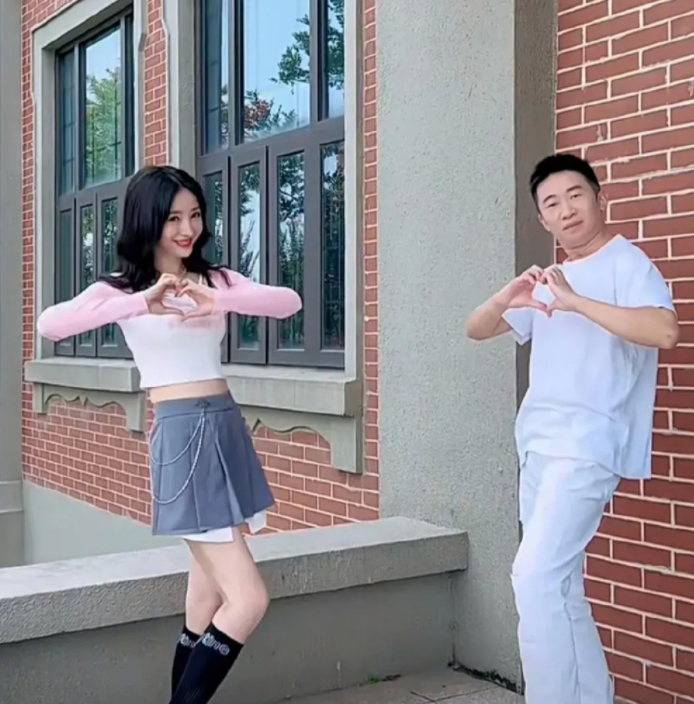 There are "tall face" actresses, I only take these 5, the actual one is ...